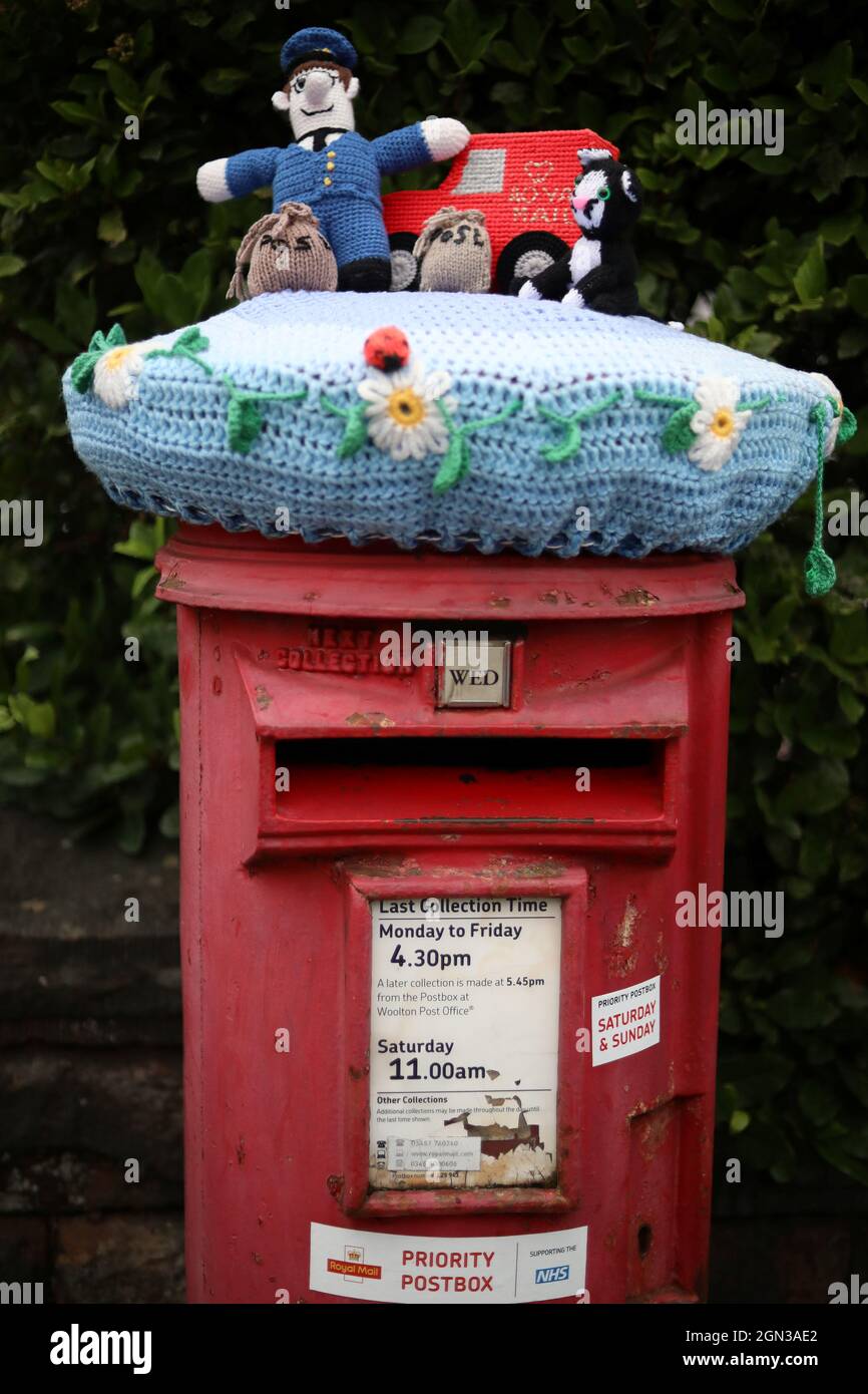 Royalmail postman hi-res stock photography and images - Alamy