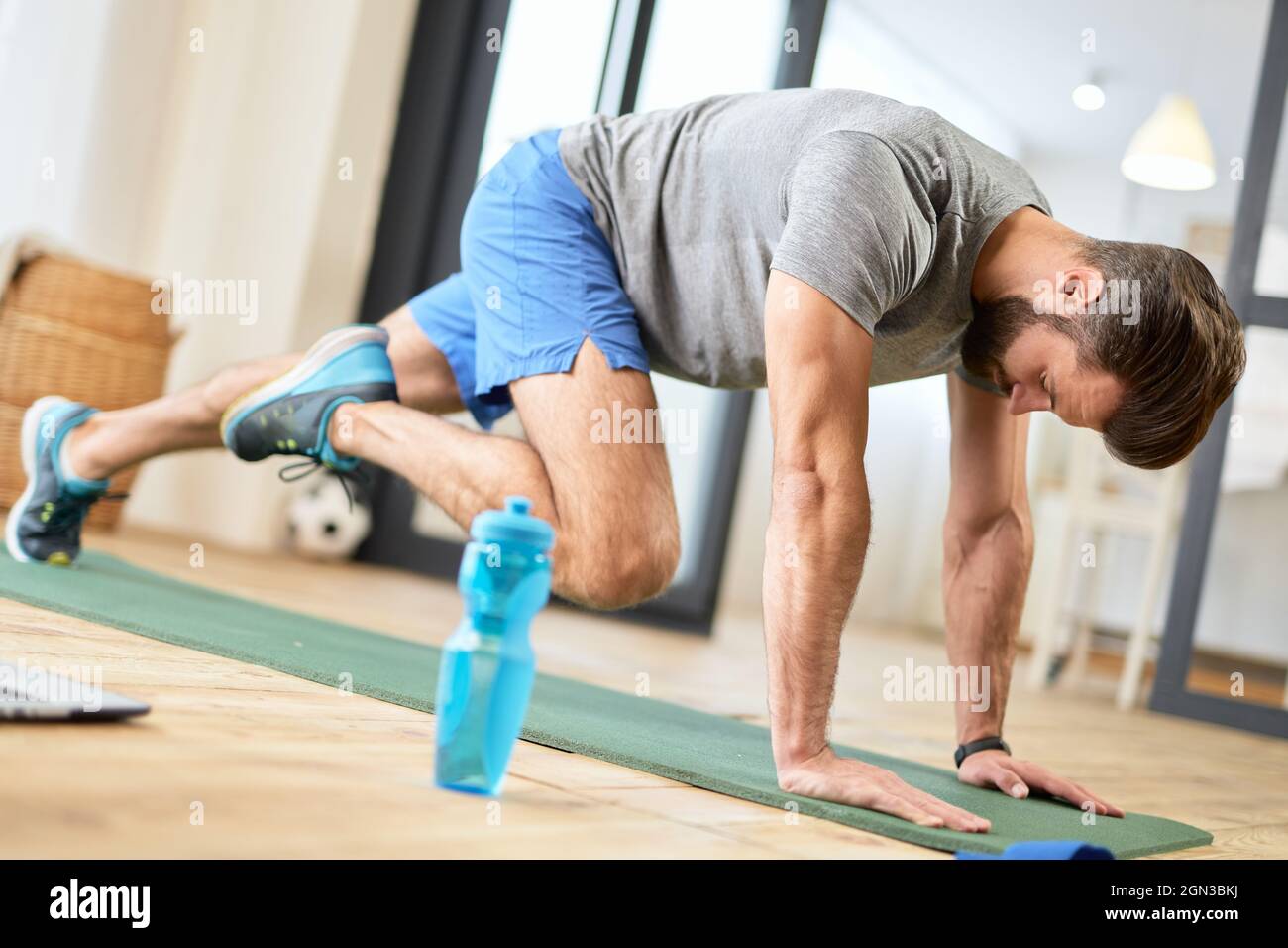 Man at home workout hi-res stock photography and images - Alamy