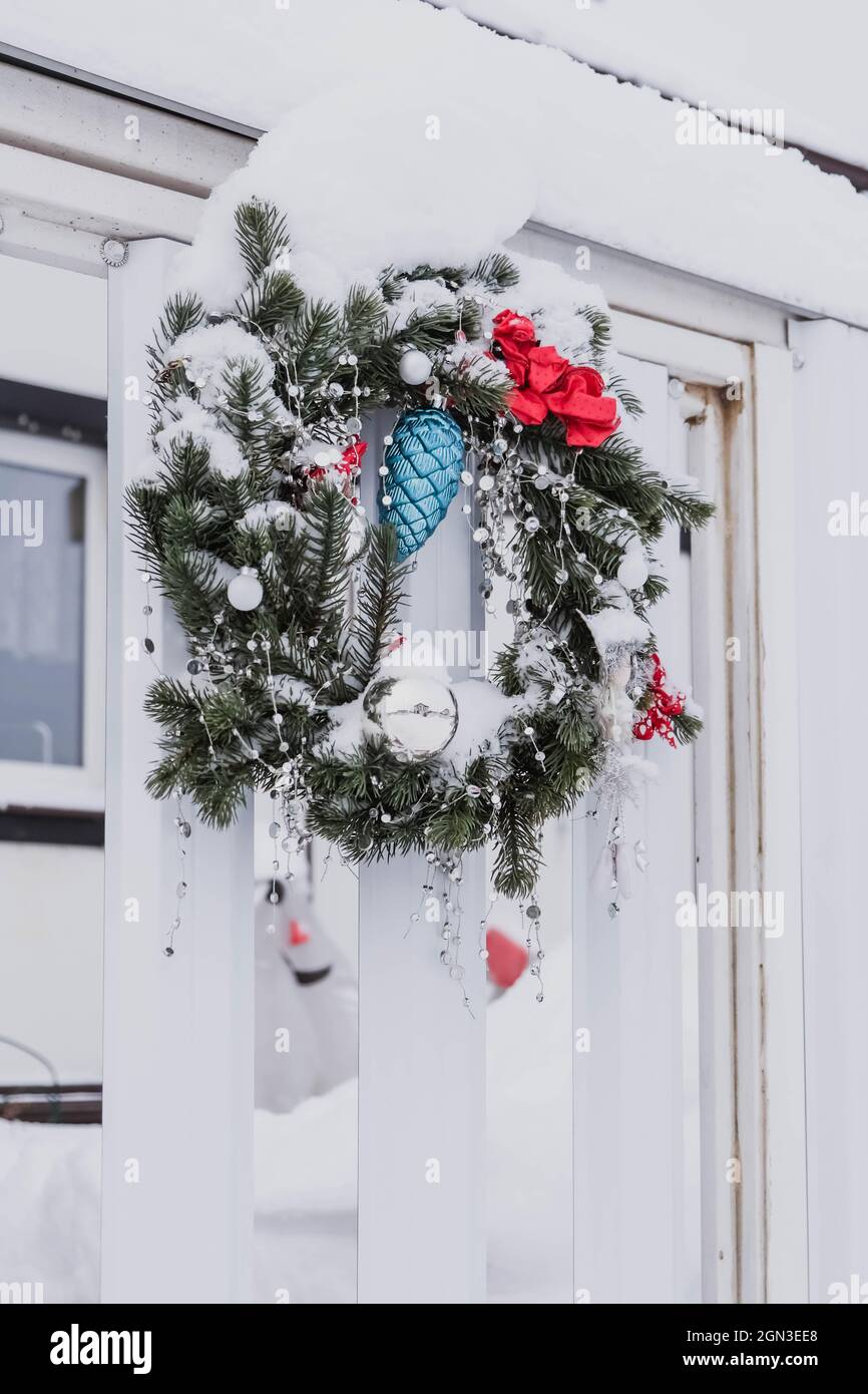 Cottage exterior traditional gates hi-res stock photography and images ...