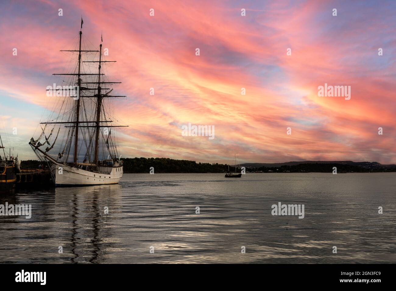 Old vessels hi-res stock photography and images - Alamy