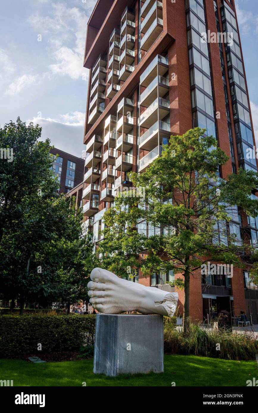 Embassy gardens development hi-res stock photography and images - Alamy