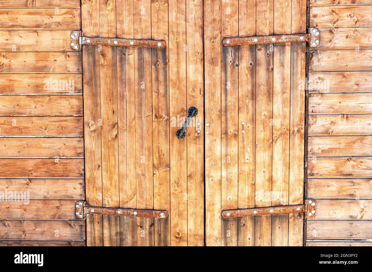 Traditional old wooden gate with massive metal hinges Stock Photo - Alamy