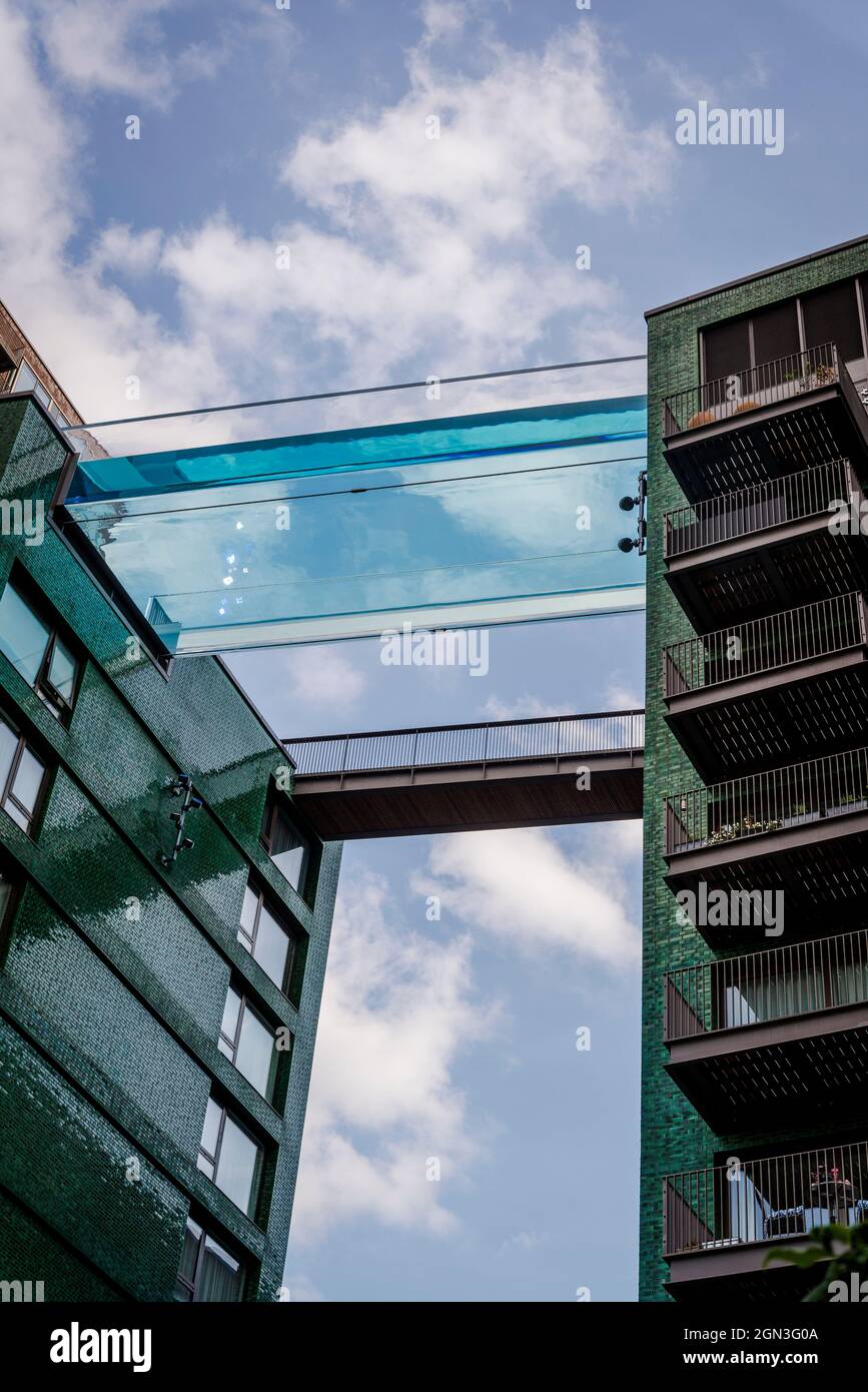 Nine elms london pool hi-res stock photography and images - Alamy