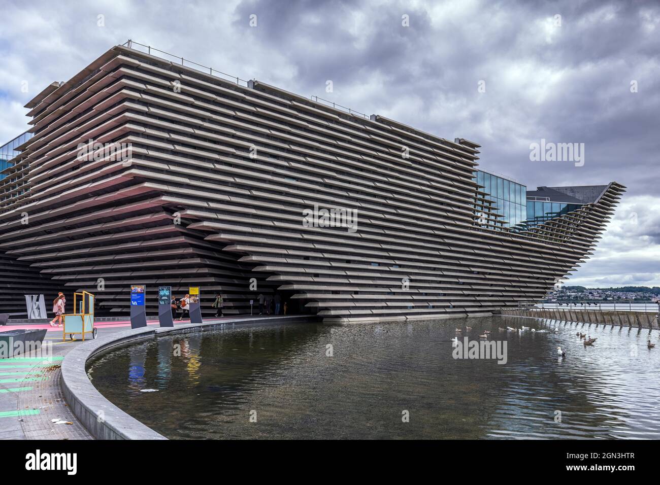 Victoria albert museum of design dundee hi-res stock photography and ...