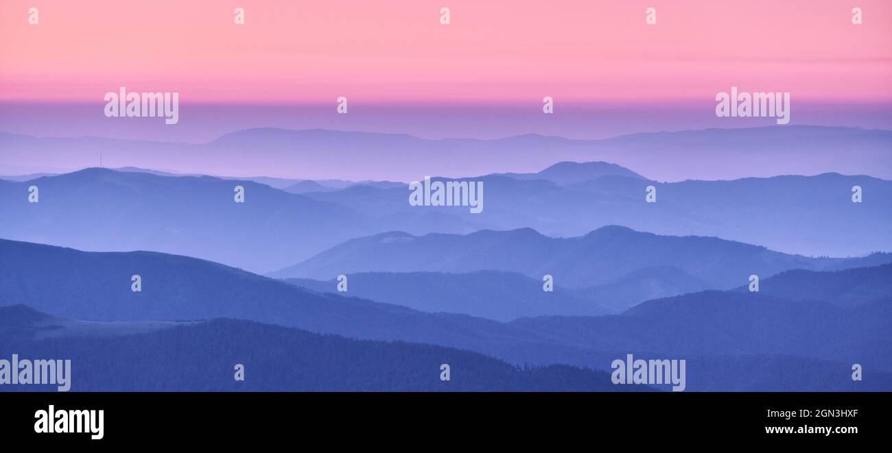 Fog mountain background hi-res stock photography and images - Alamy