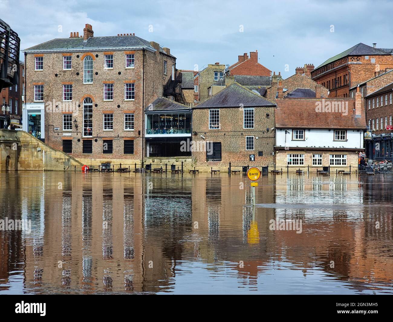 The River Ouse flooding park benches in York, UK Stock Photo - Alamy