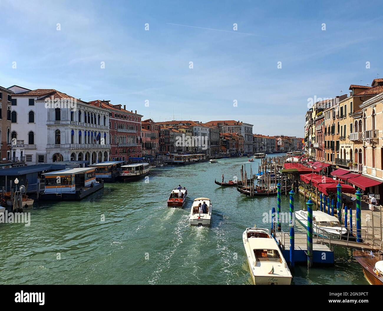 A busy summers day on the Grand Canal in Venice Stock Photo - Alamy