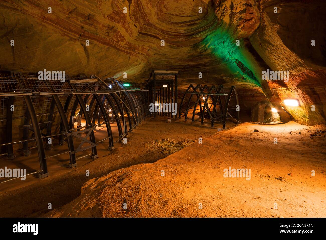 Visit caves hi-res stock photography and images - Alamy