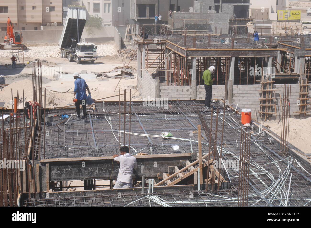 Asian worker bahrain hi-res stock photography and images - Alamy