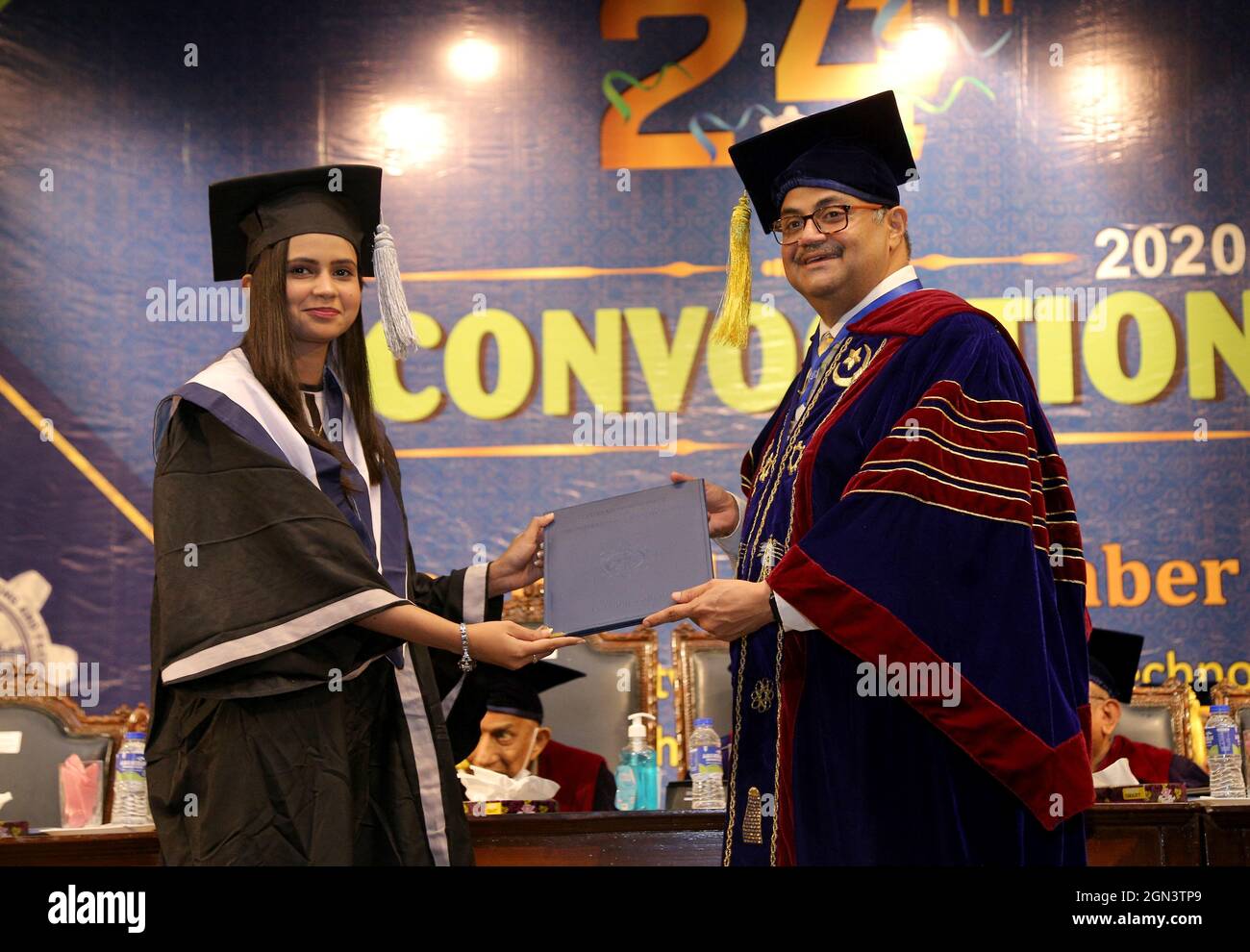 Pakistan students graduation hi-res stock photography and images - Alamy