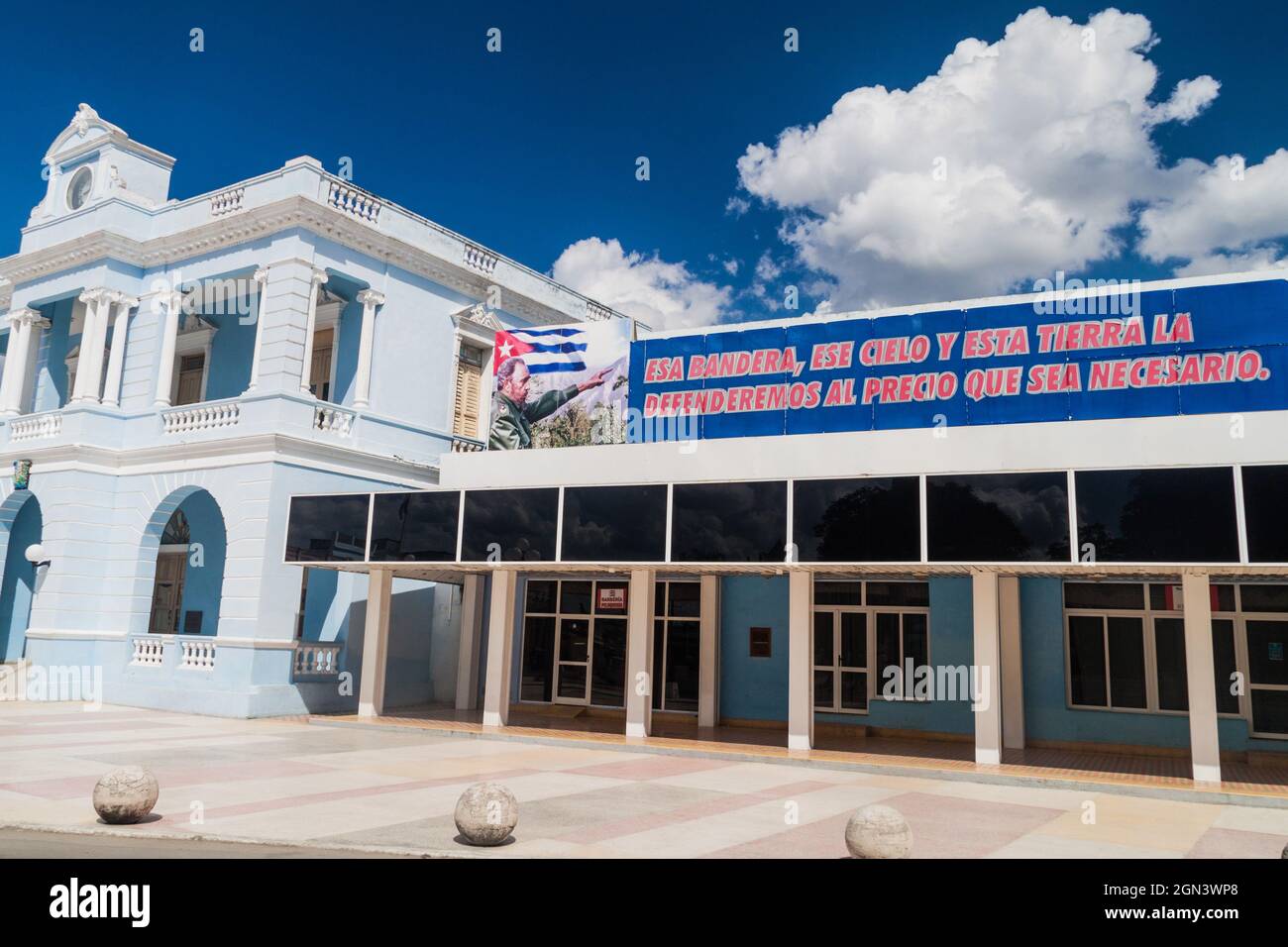 LAS TUNAS, CUBA - JAN 27, 2016: Propaganda poster on a building in a ...