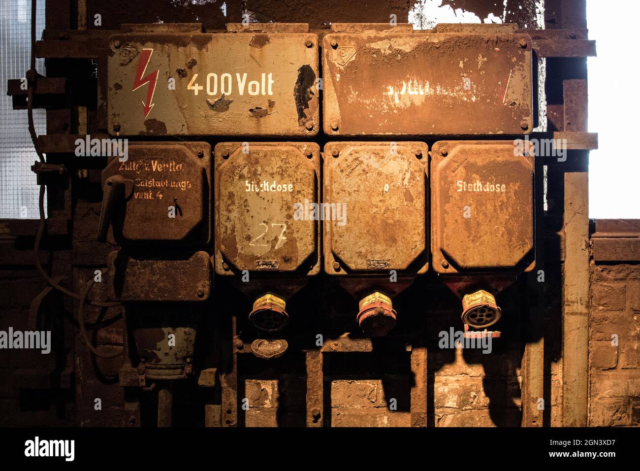 Old electrical fuse box hi-res stock photography and images - Alamy