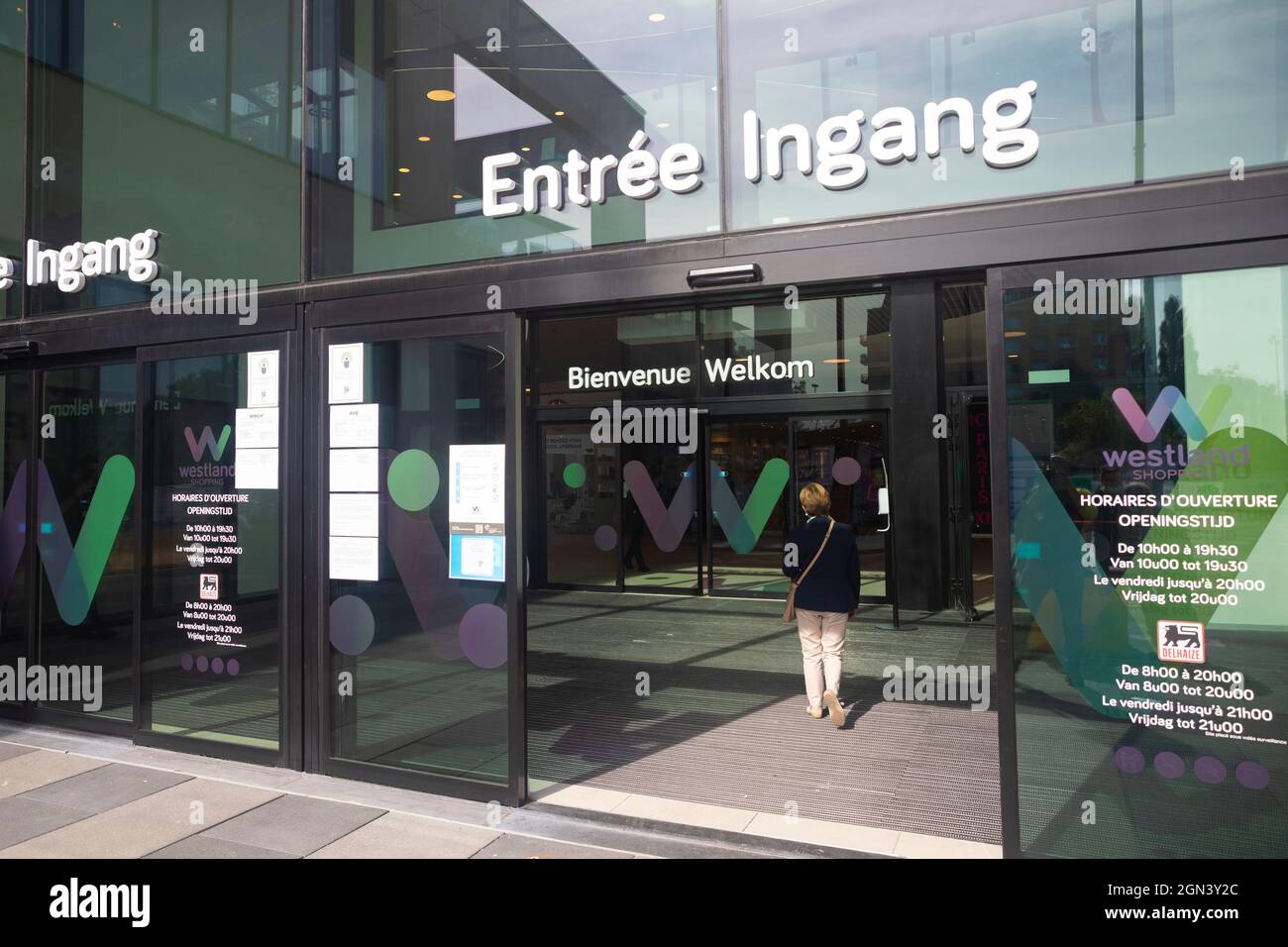 Illustration Shows a 'neutral' cash machine in Anderlecht, Brusssels ...