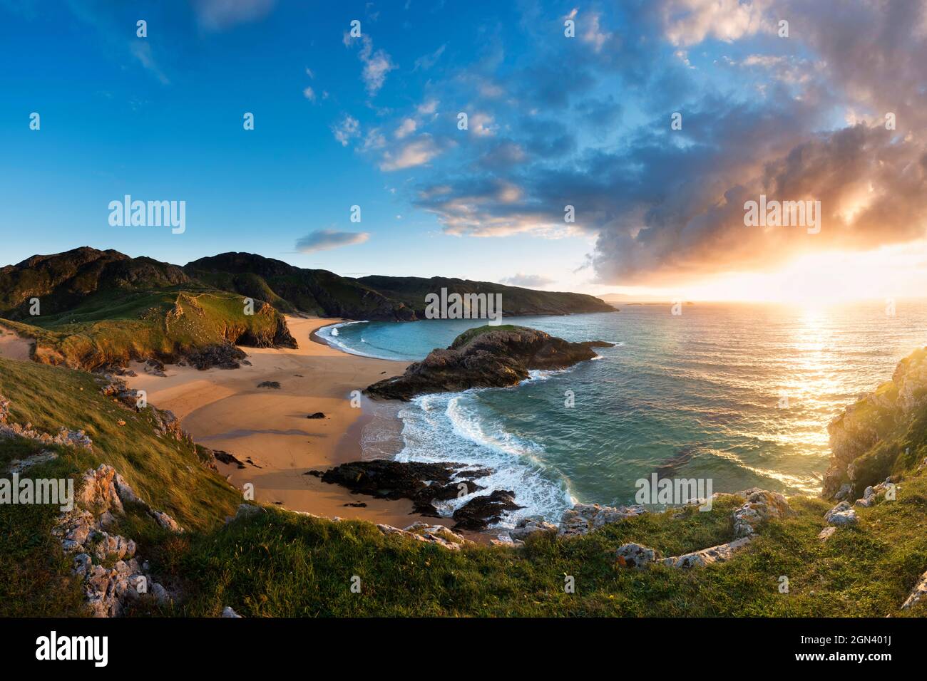 The Murder Hole beach at Boyeeghter Bay in Melmore on the Wild Atlantic ...