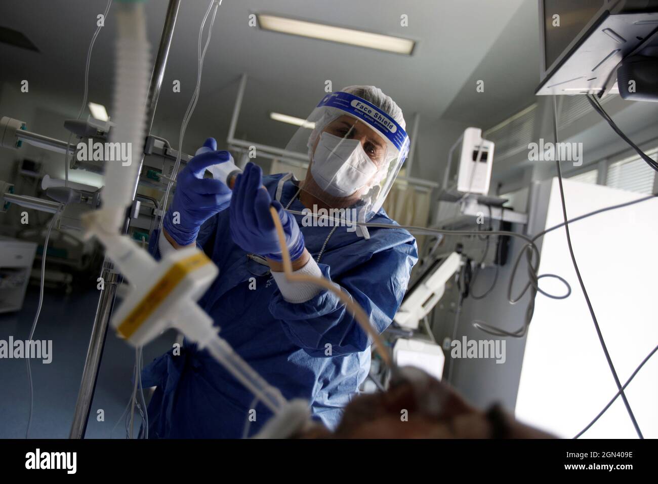 Intubated Patient High Resolution Stock Photography and Images - Alamy