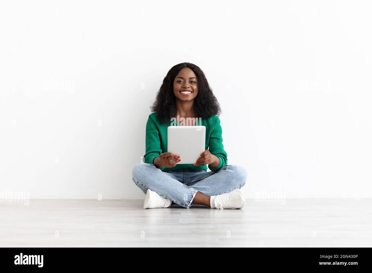 Cheerful young people chatting tablet hi-res stock photography and ...
