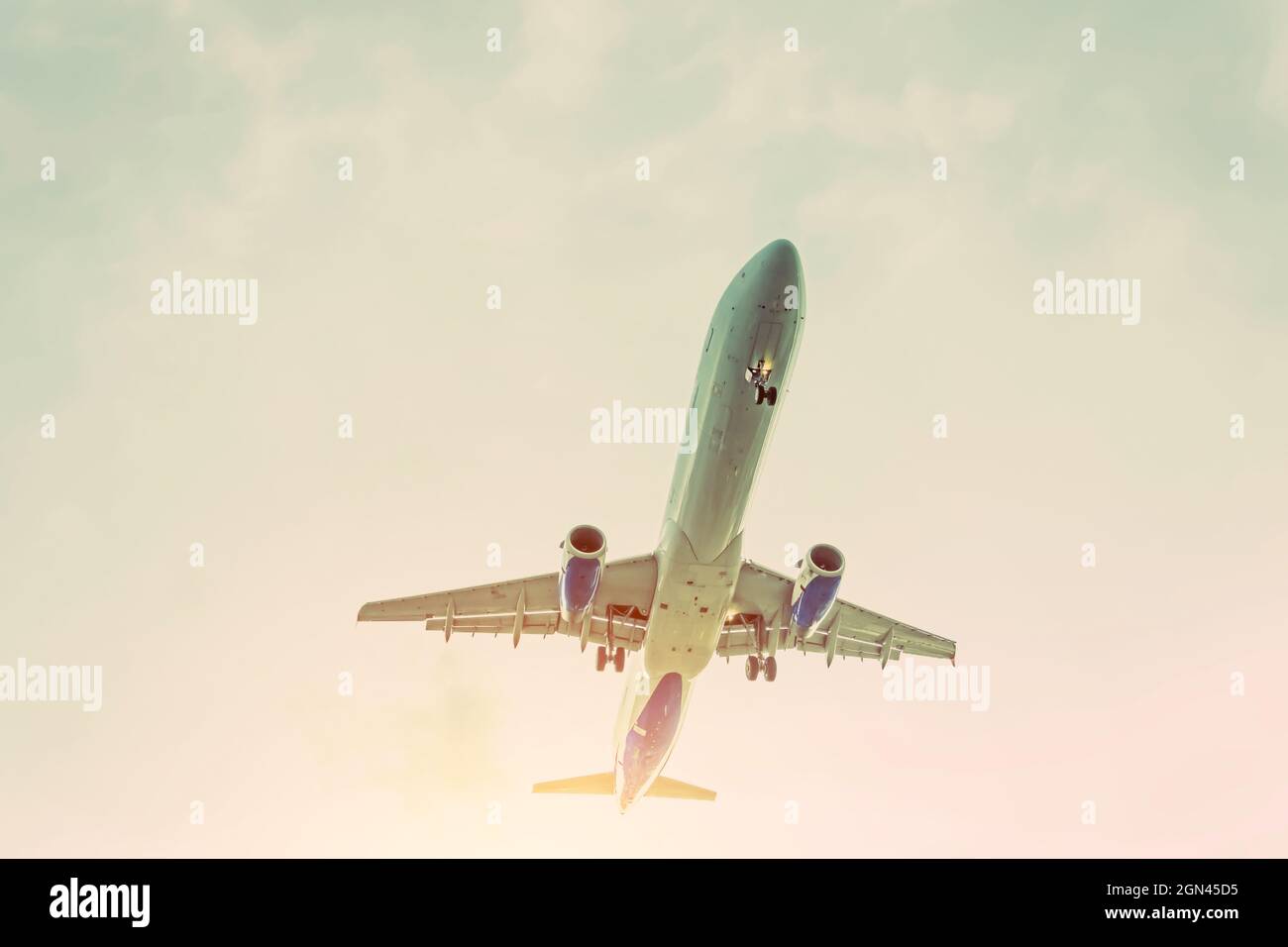 Bright yellow airliner hi-res stock photography and images - Alamy