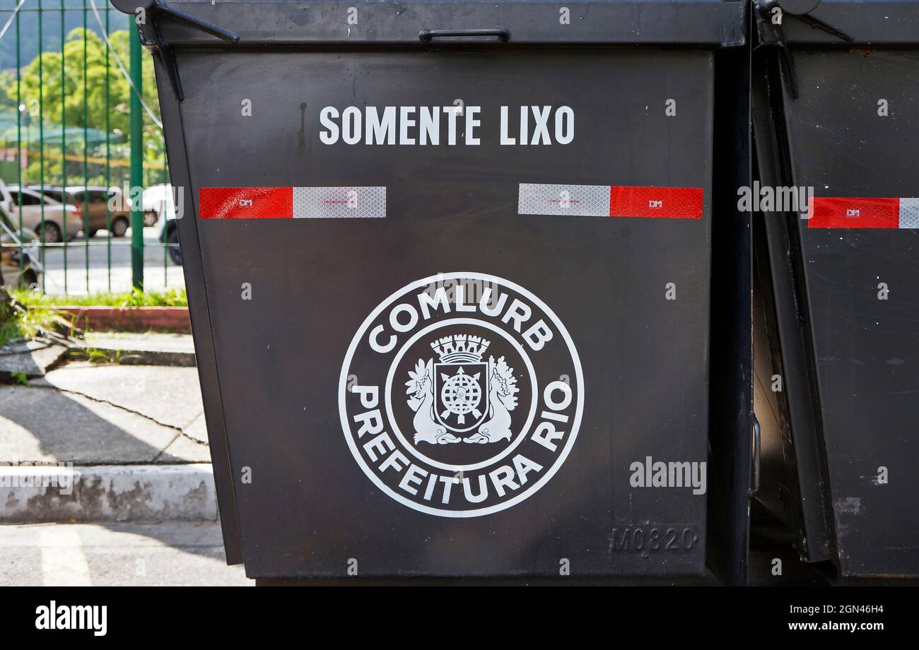 Large garbage can hi-res stock photography and images - Alamy