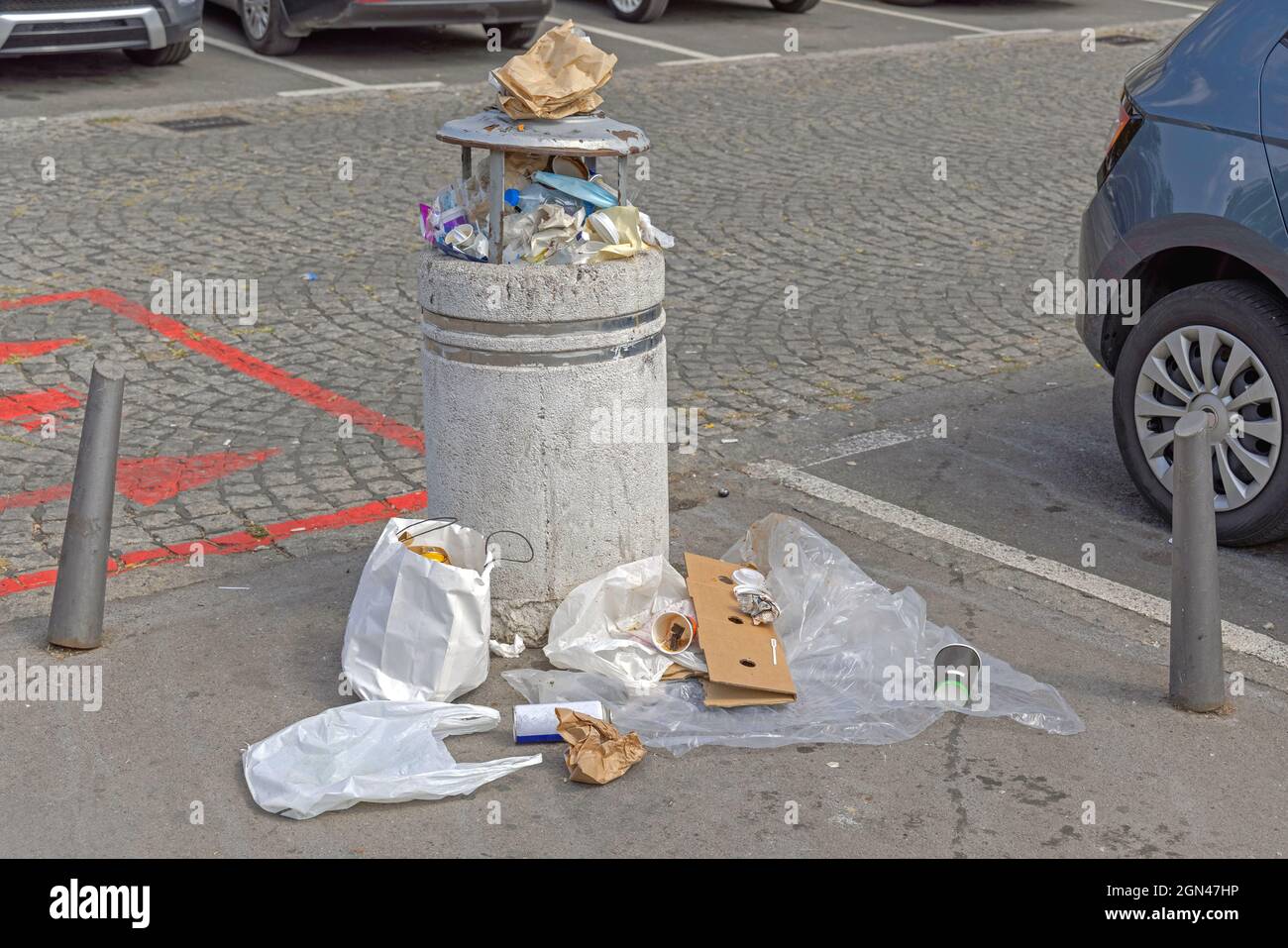 Litter Bin Overloaded at Street City Garbage Problem Stock Photo - Alamy