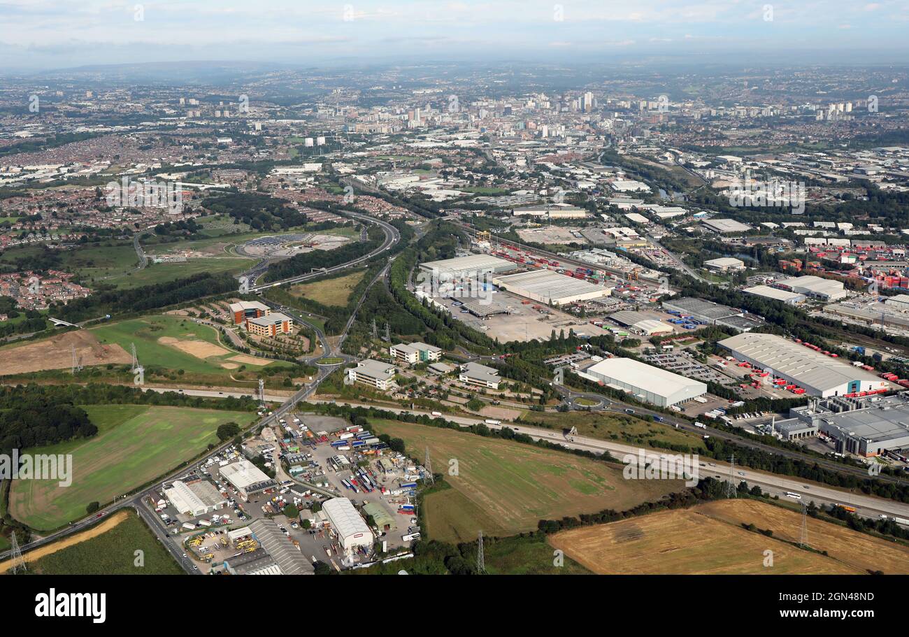 Leeds city skyline hi-res stock photography and images - Alamy