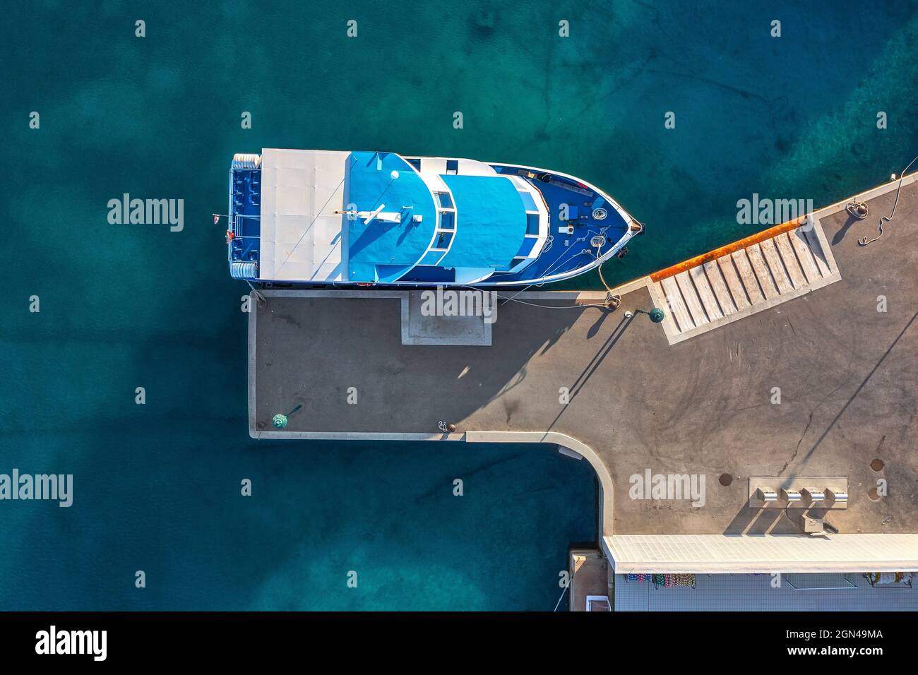 Yacht aerial harbour hi-res stock photography and images - Alamy