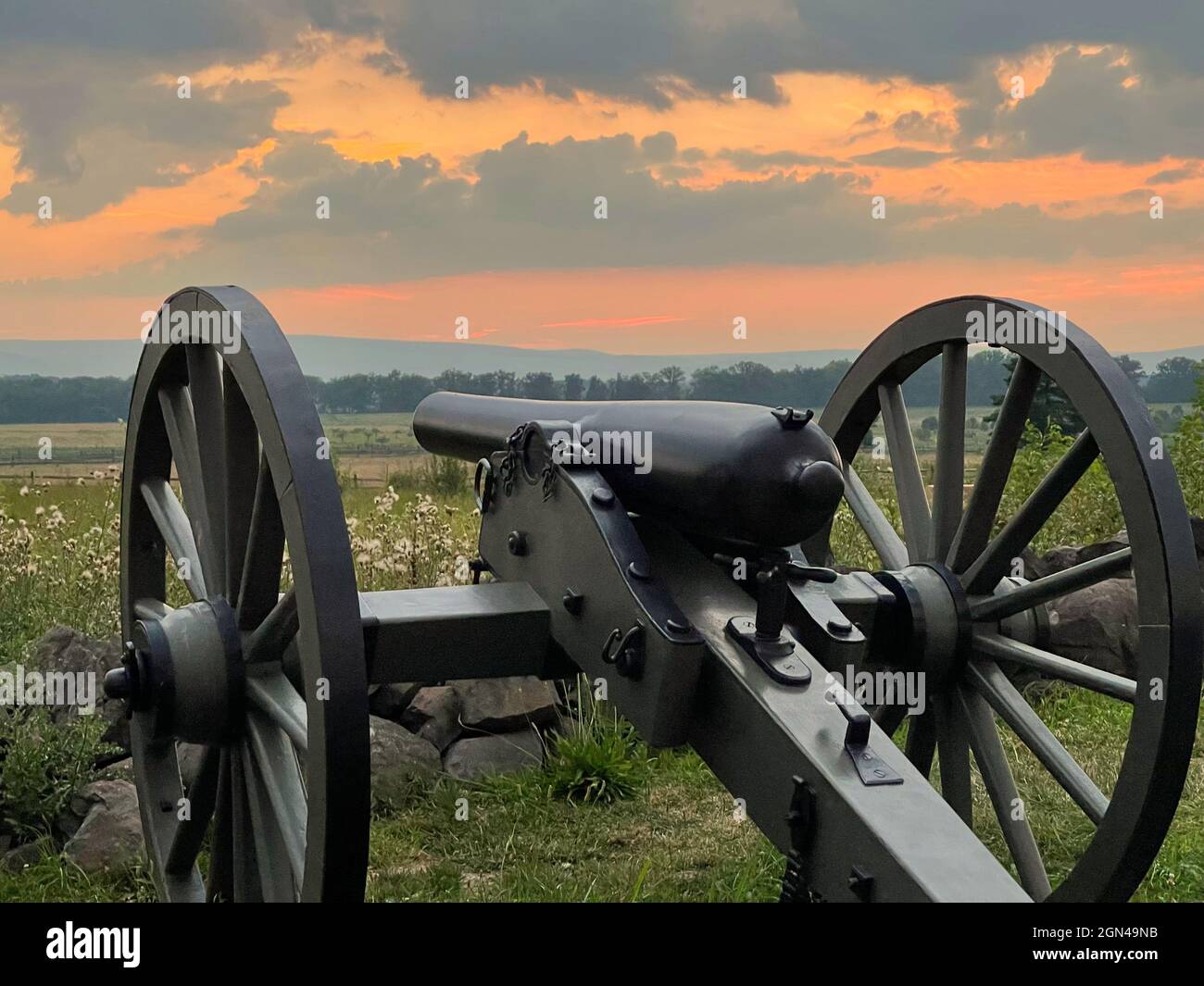 Cannon on wheels hi-res stock photography and images - Alamy