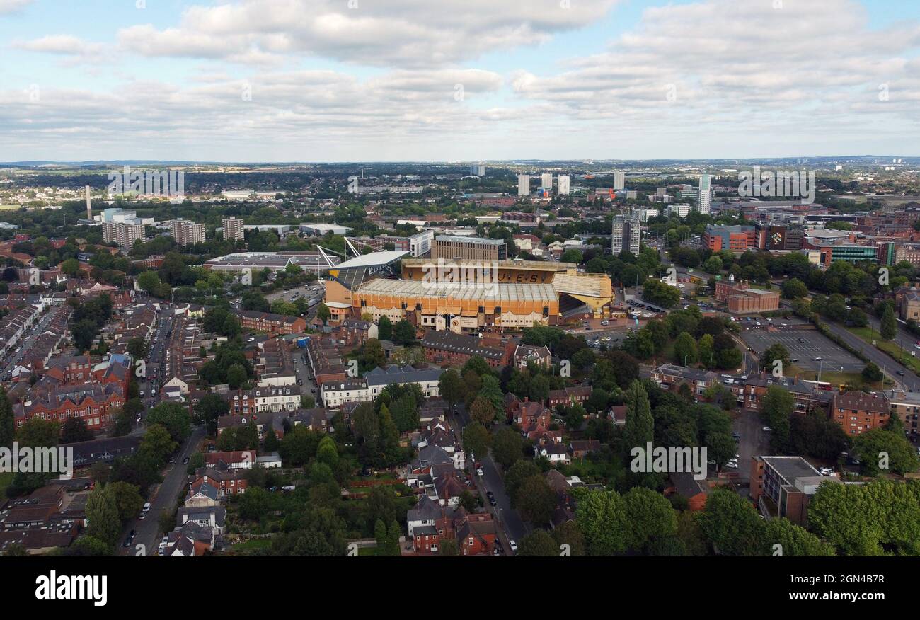 Molineux ground wolverhampton hi-res stock photography and images - Alamy