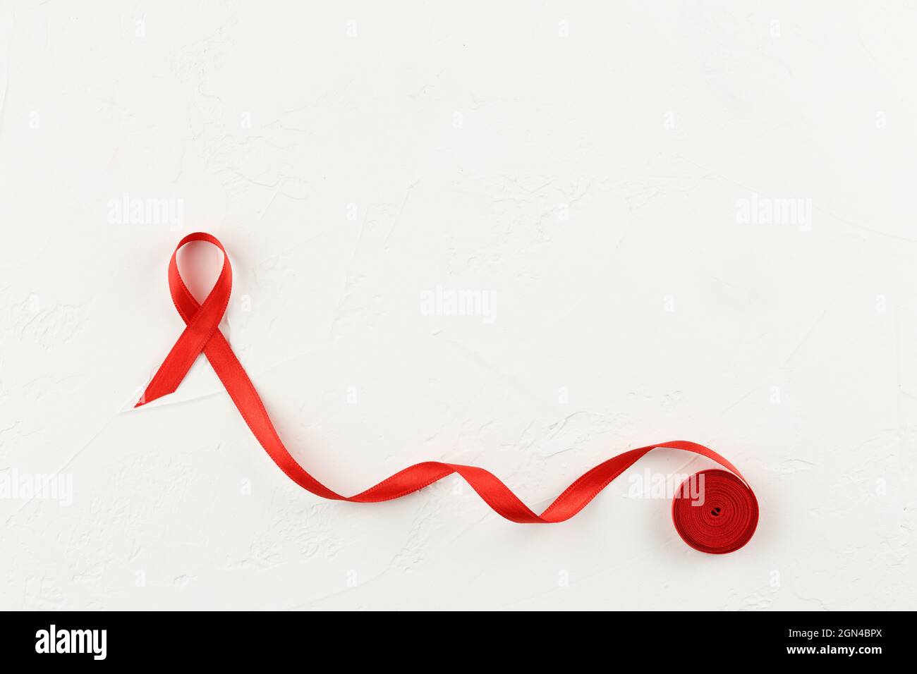 Sign of cancer red ribbon on the table Stock Photo - Alamy