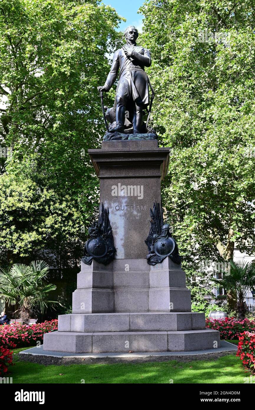 A statue of Lieutenant-General Outram Stock Photo - Alamy