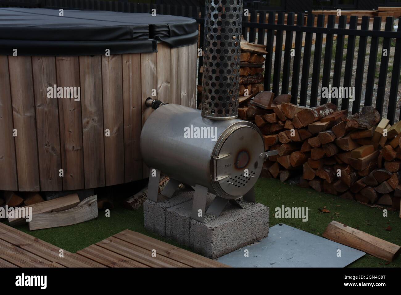Bath barrel with a stove Stock Photo - Alamy