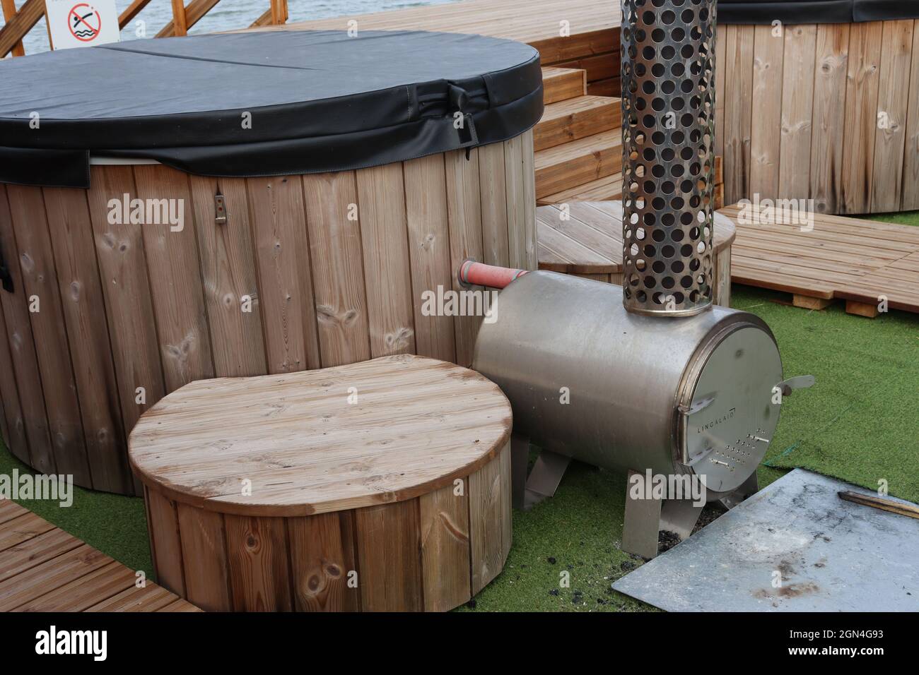 Bath barrel with a stove Stock Photo - Alamy