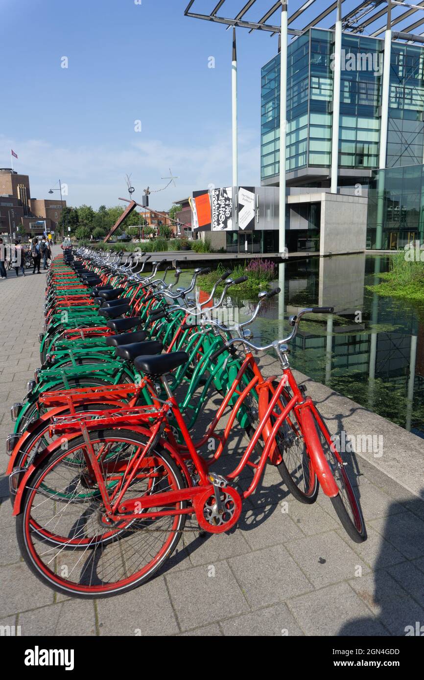 Long line of bicycles hi-res stock photography and images - Alamy