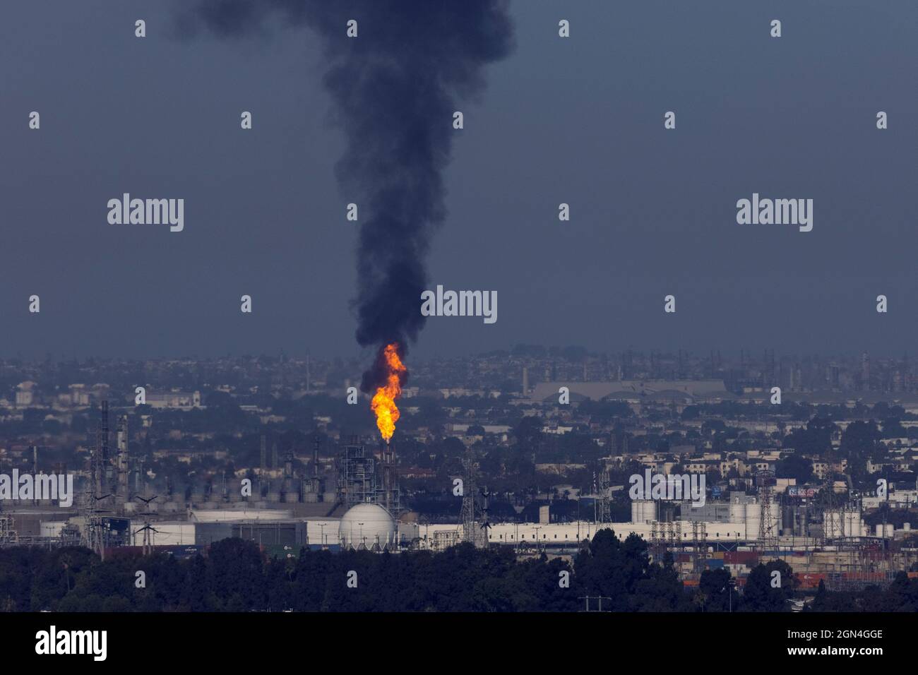 Oil refinery flaring hi-res stock photography and images - Alamy