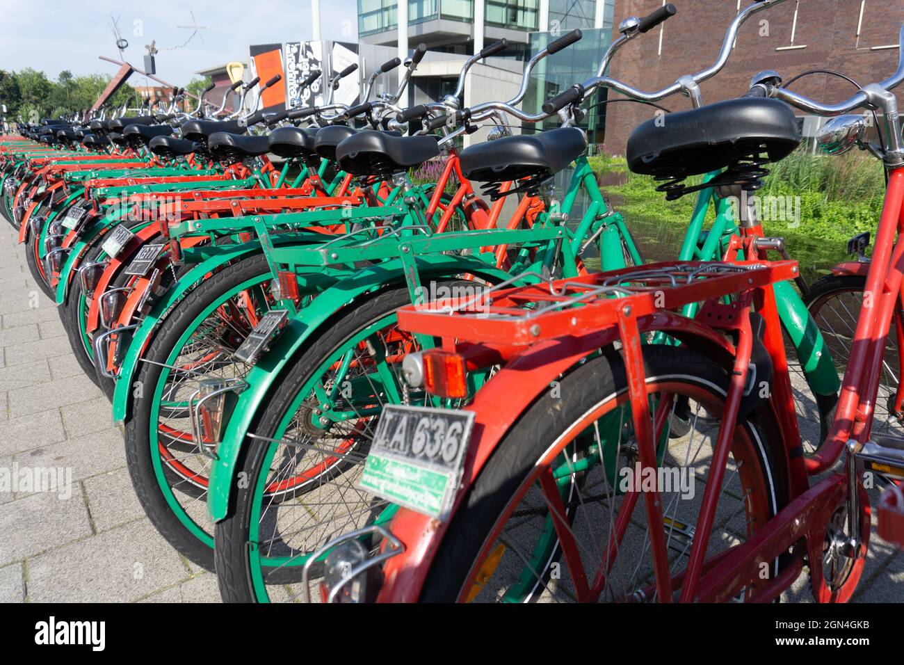 Long line of bicycles hi-res stock photography and images - Alamy