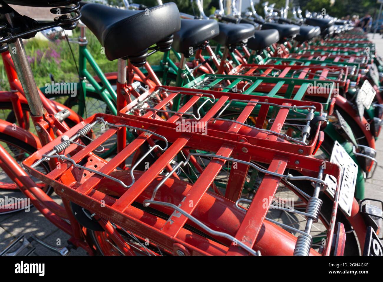 Long line of bicycles hi-res stock photography and images - Alamy