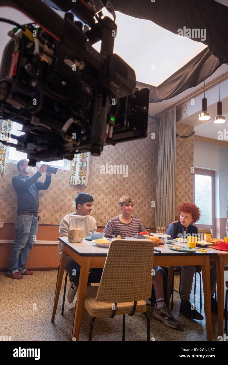 22 September 2021, Mecklenburg-Western Pomerania, Ückeritz: Actors (l-r ...