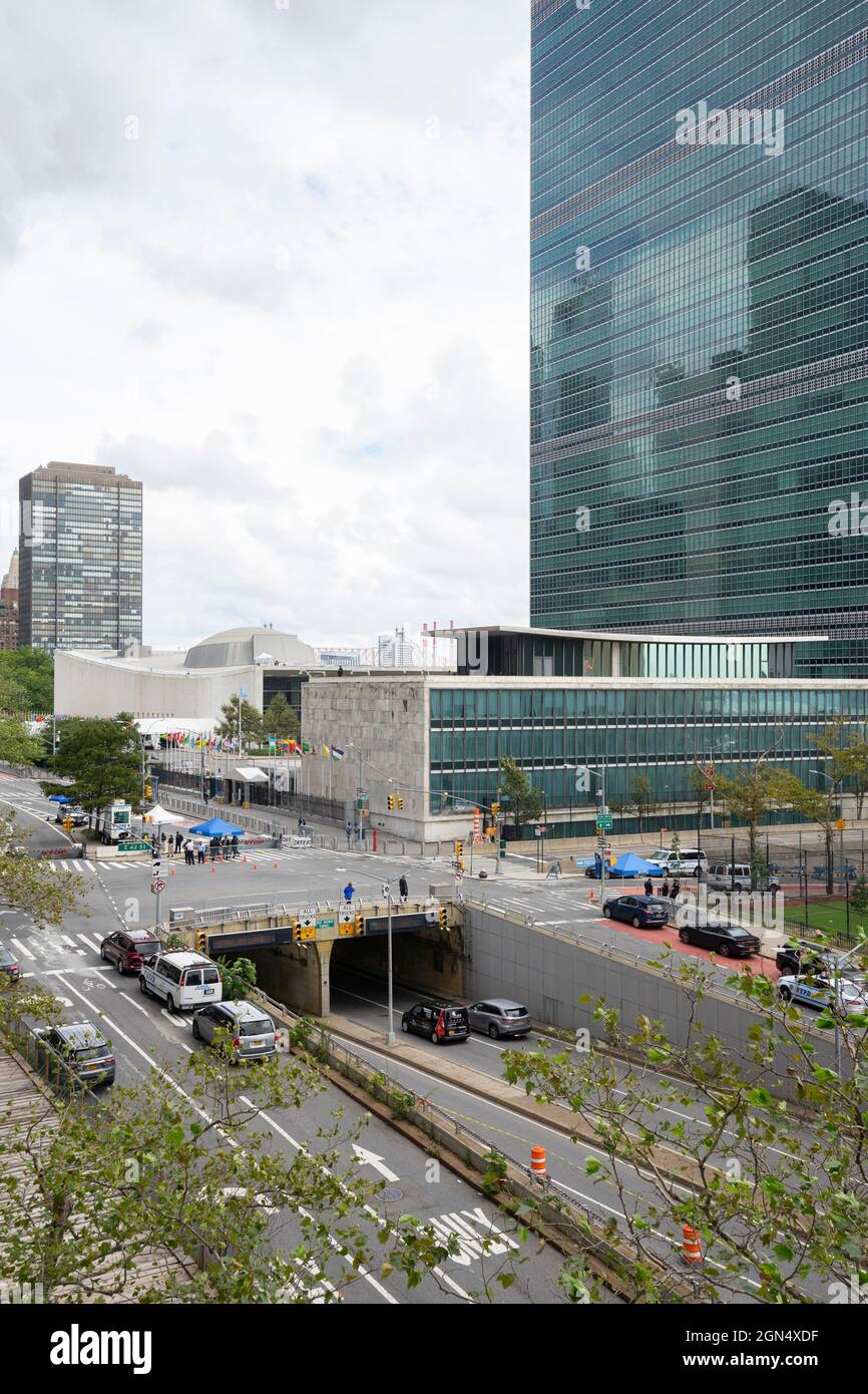 Unga nypd hi-res stock photography and images - Alamy