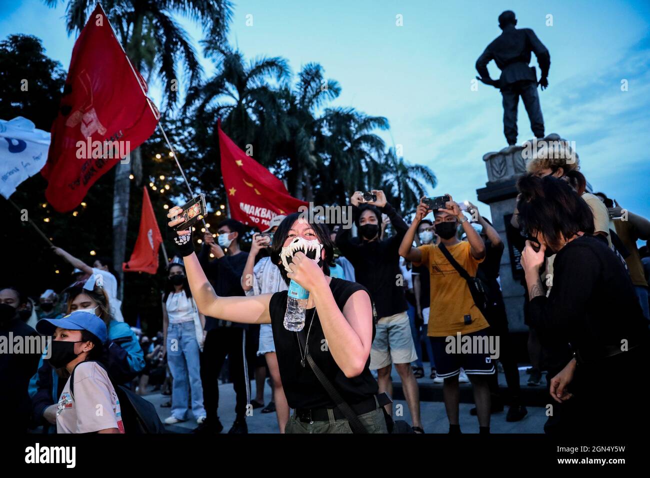 Manila, Philippines. September 21st 2021. Filipino activists hold signs ...