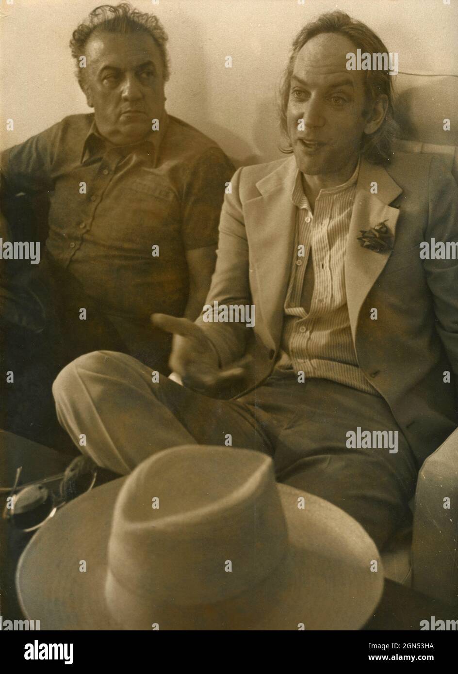 Italian movie director Federico Fellini and Canadian actor Donald ...