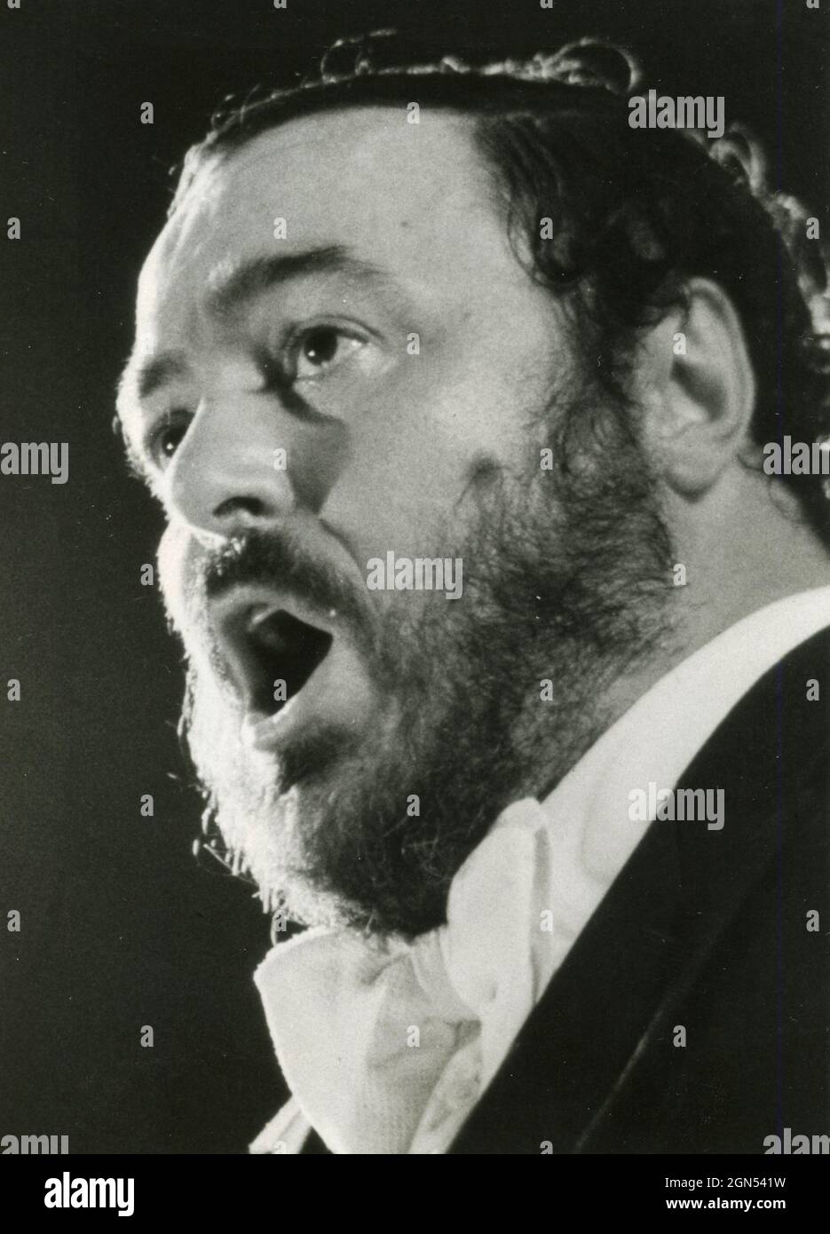 Italian opera singer Luciano Pavarotti, 1980s Stock Photo - Alamy