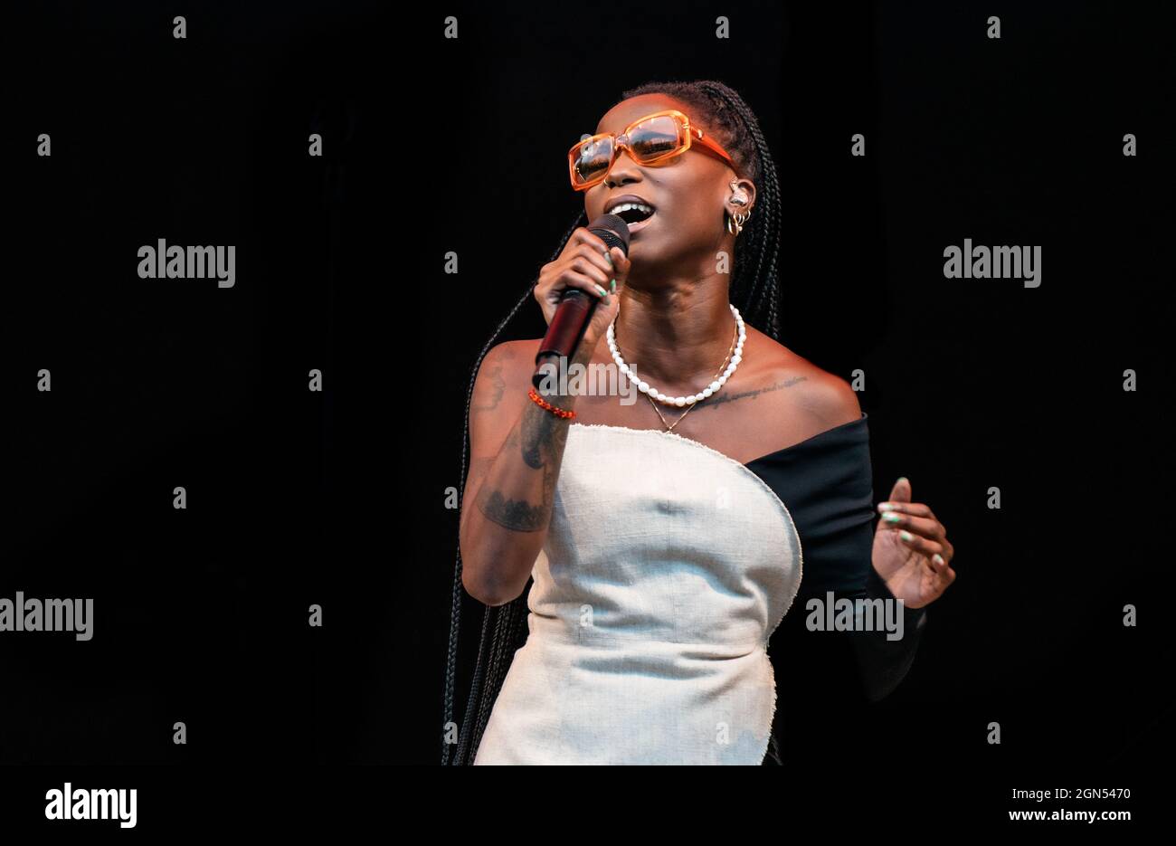 Sabina ddumba singer hi-res stock photography and images - Alamy