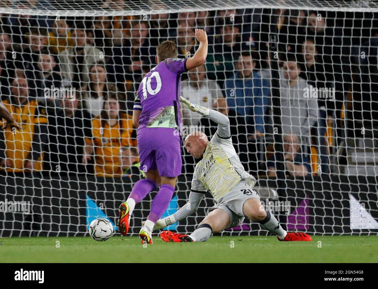 Harry kane goal wolves hi-res stock photography and images - Alamy