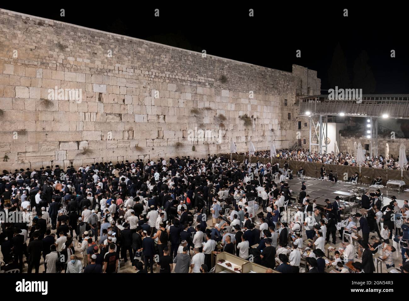 Thousands of Jewish worshippers gathered for Sukkot prayer at the ...