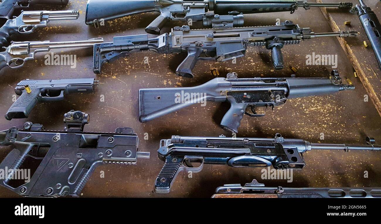 High angle gun fight hi-res stock photography and images - Alamy