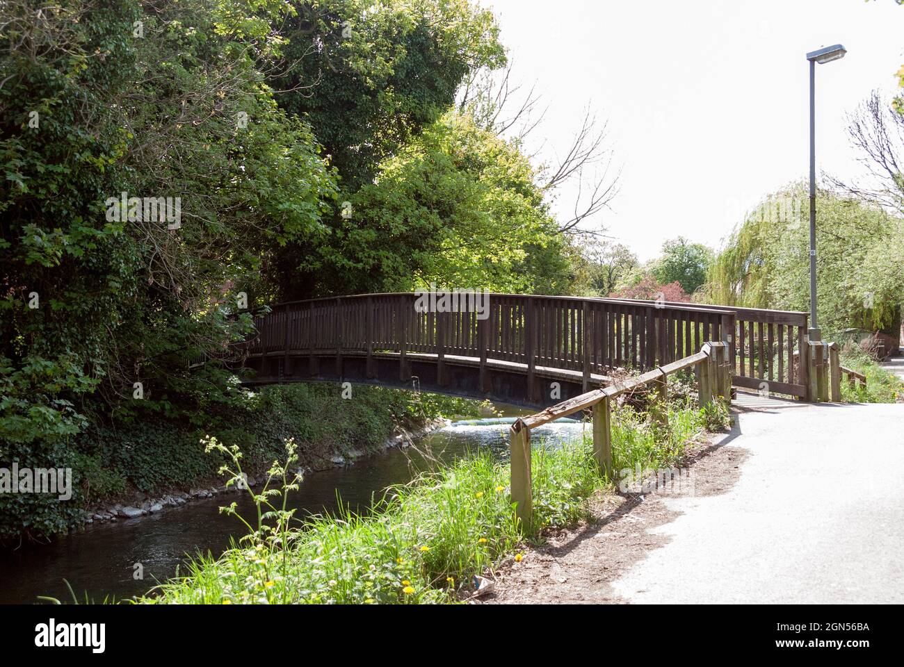 Platform track footbridge architecture hi-res stock photography and ...