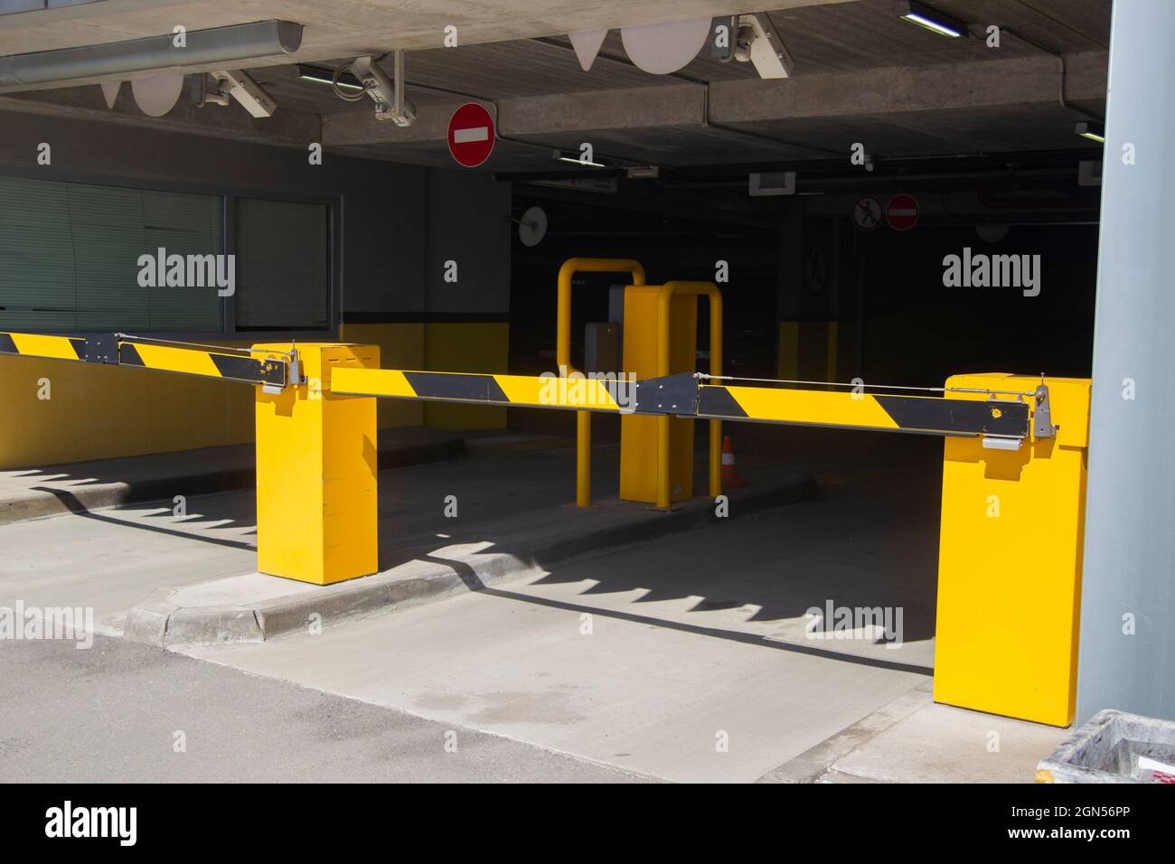Residential underground car park hi-res stock photography and images ...