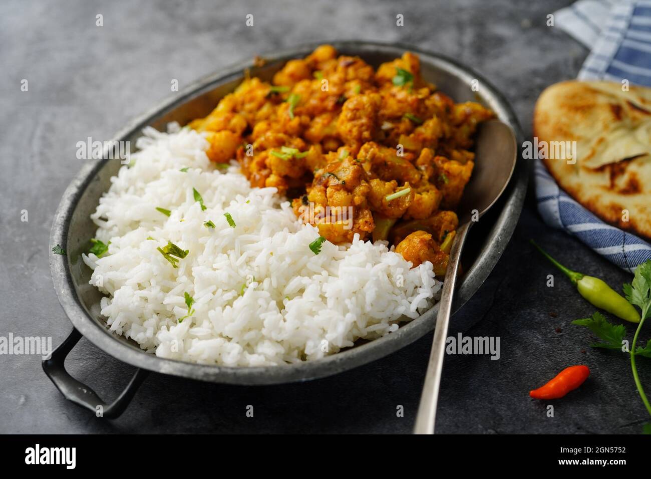 Indian curried cauliflower hi-res stock photography and images - Alamy