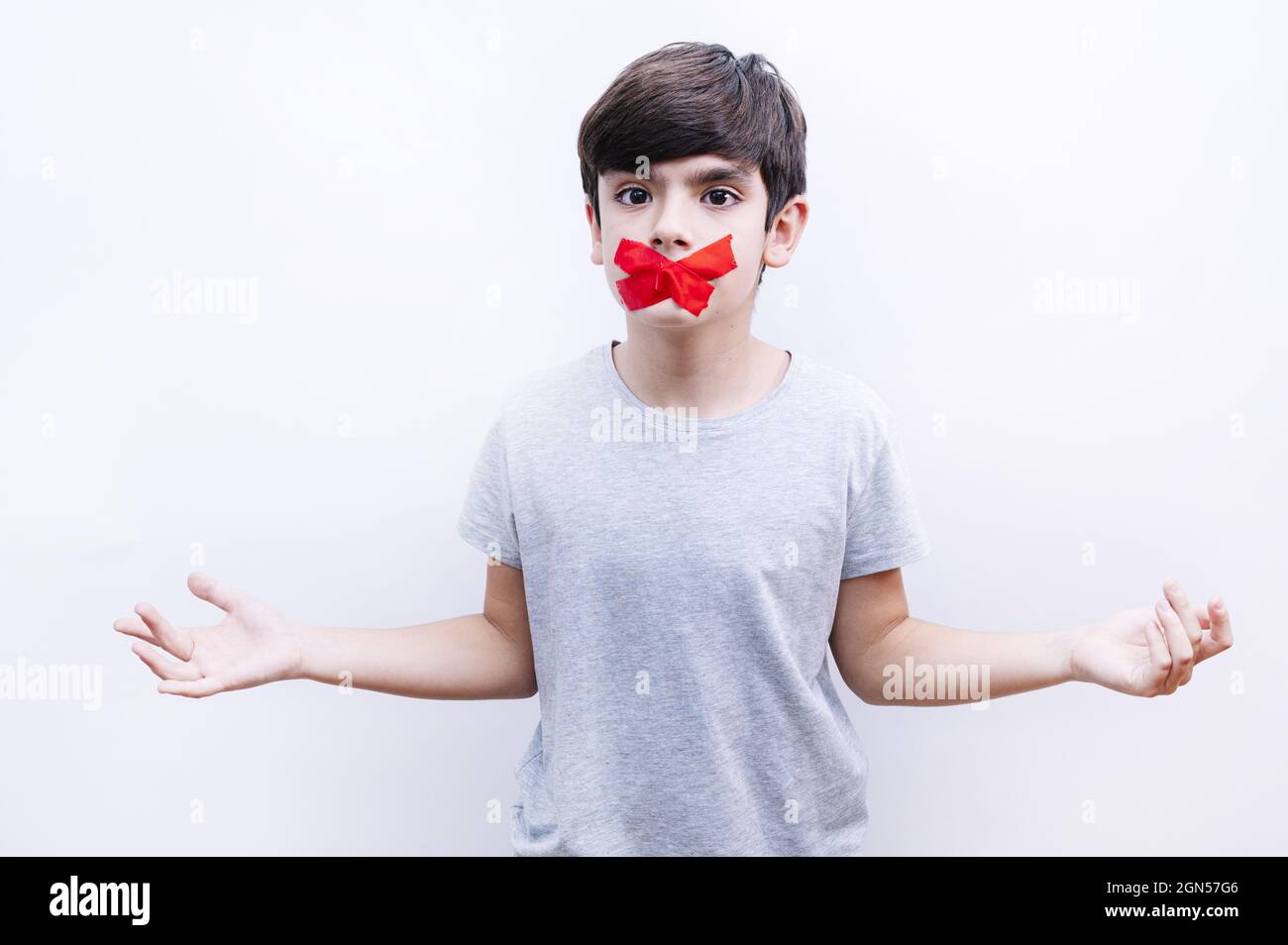 Man holding mouth shut not woman hi-res stock photography and images ...