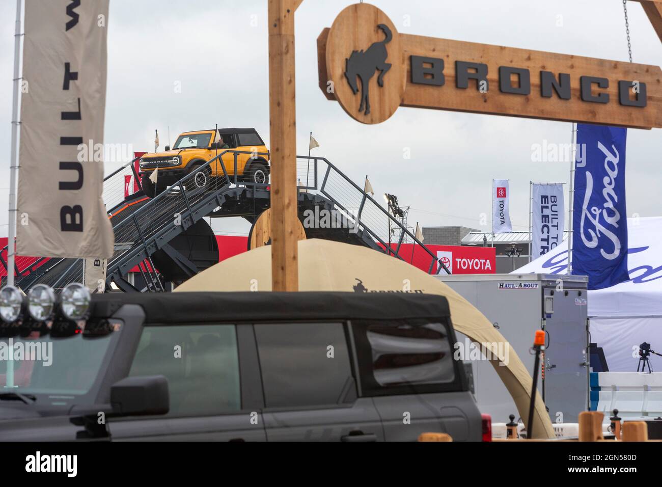 Bronco riding hi-res stock photography and images - Alamy