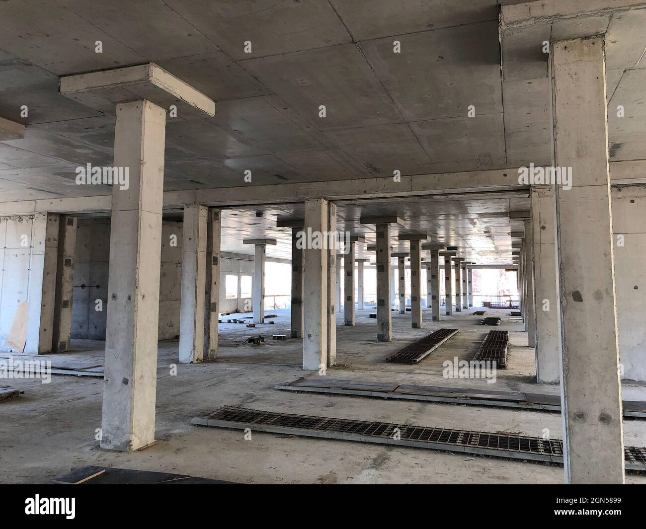 Reinforced concrete pillars and ceiling slab Stock Photo - Alamy